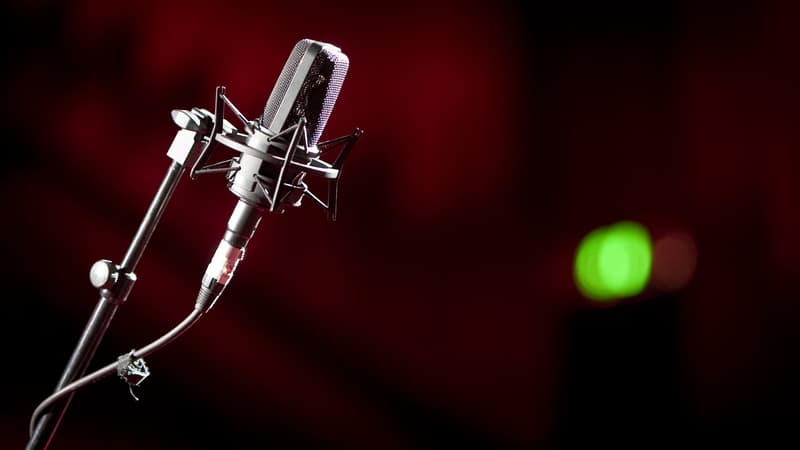 Voice Acting as a Side Job: 9 Tips to Succeed with VO on the Side
